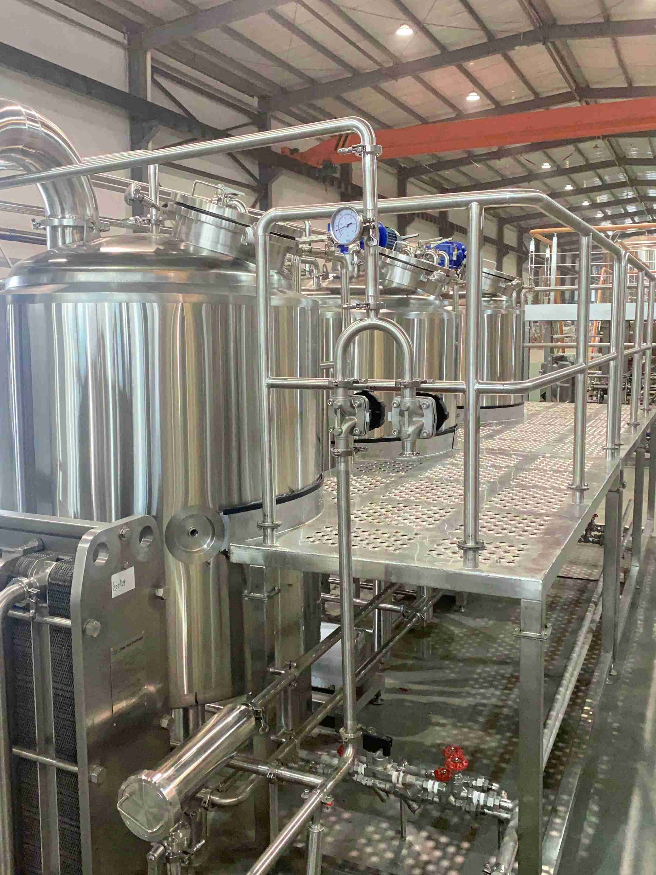 500L Beer Brewing Equipment with Special Designed Operational Platform ...